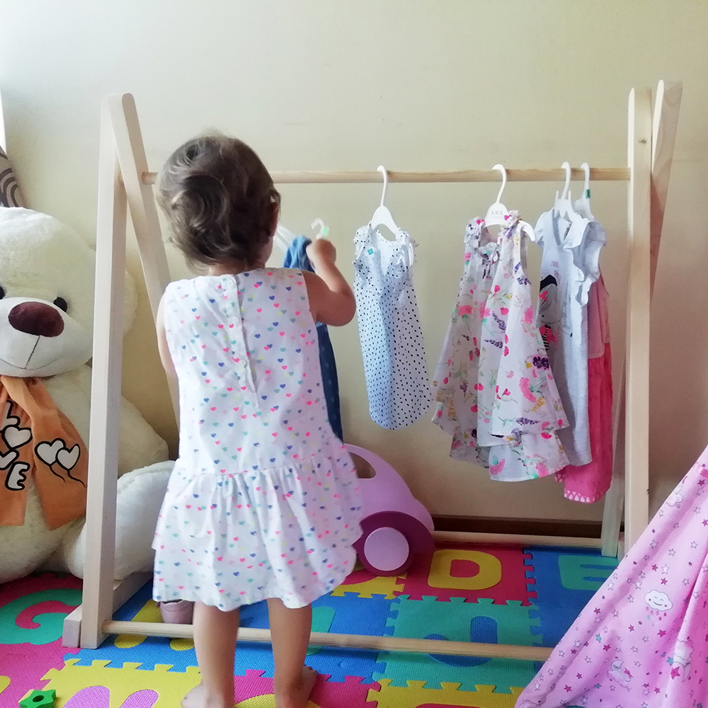 DULAP HAINE - camera copilului stil montessori - Decor pentru copii